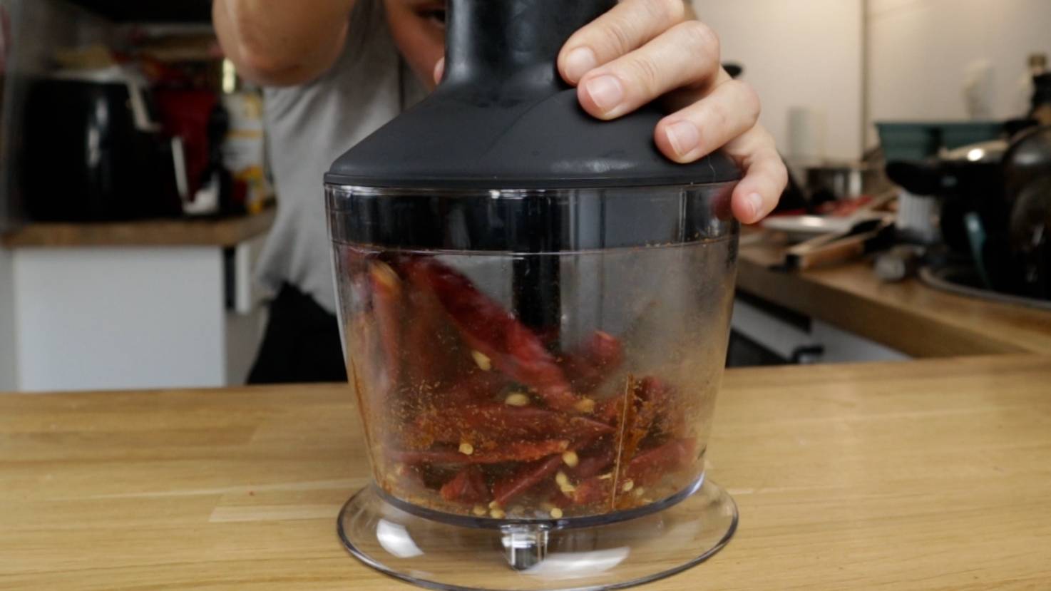 Receta de Crispy Chili Oil | Cómo hacer aceite de chile crujiente en ...