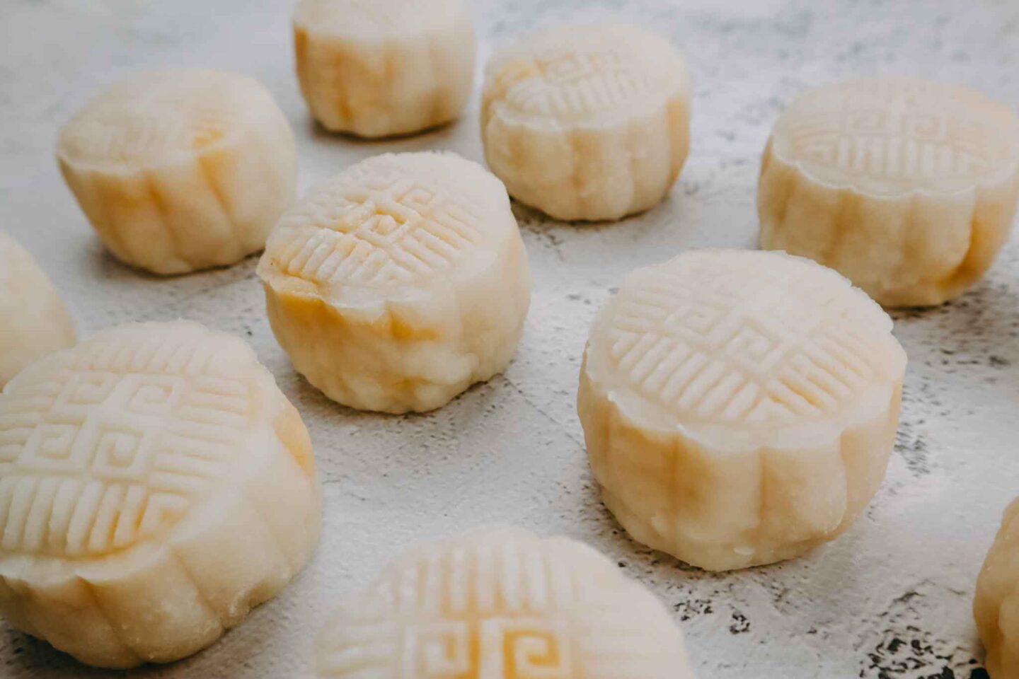 Pastel de Luna con Piel de Nieve | Mooncakes Rellenos de Crema - Bea ...